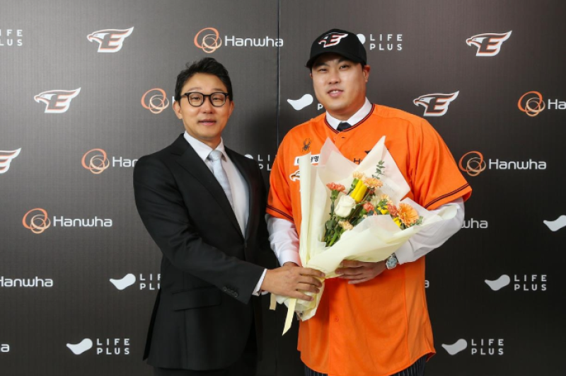 MLB서 복귀하는 류현진...한화, 8년 총액 170억원 'KBO 역대 최고액'